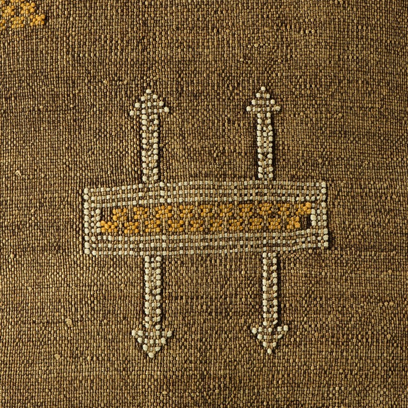 Rectangular brown sabra cushion | kinamour.com