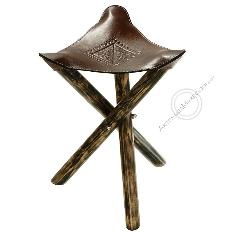 Light brown scissor stool | kinamour.com